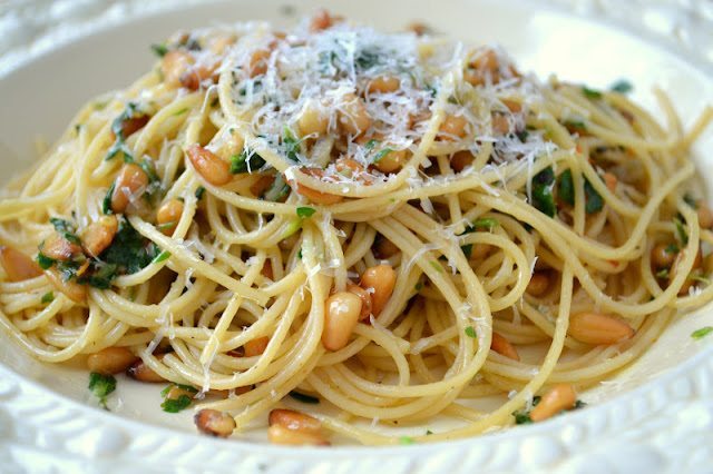 Spaghetti with Roasted Garlic and Oil - Best Crafts and Recipes