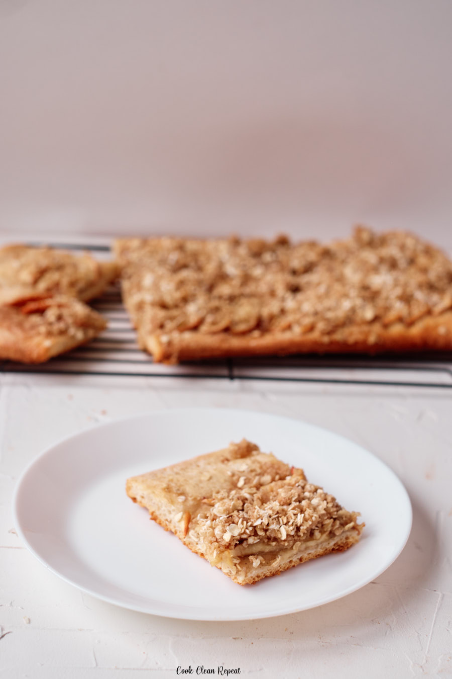 Easy & Delicious Apple Pizza - Best Crafts and Recipes