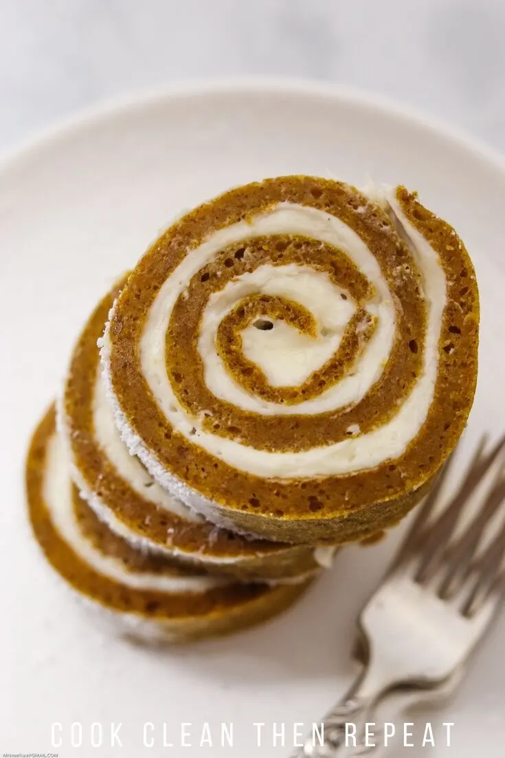 Easy Pumpkin Roll Recipe - Best Crafts and Recipes