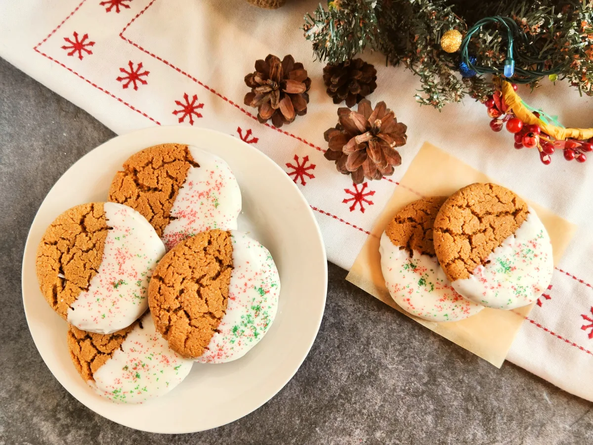 Chocolate Dipped Gingerbread Cookies - Best Crafts and Recipes