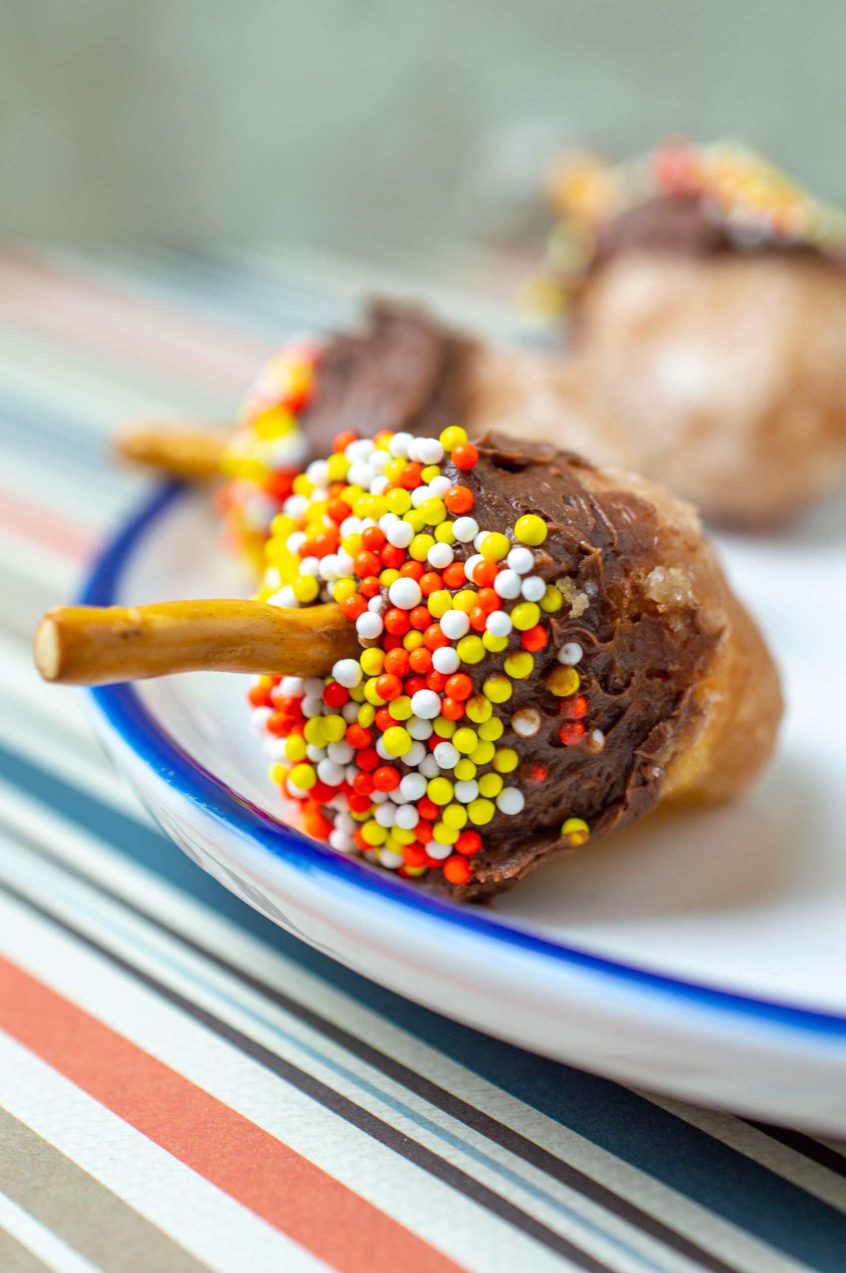 Fall Acorn Donuts - Best Crafts and Recipes